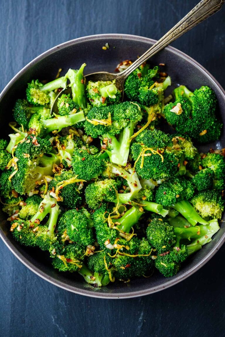 How to Make Steamed Broccoli | Feasting At Home